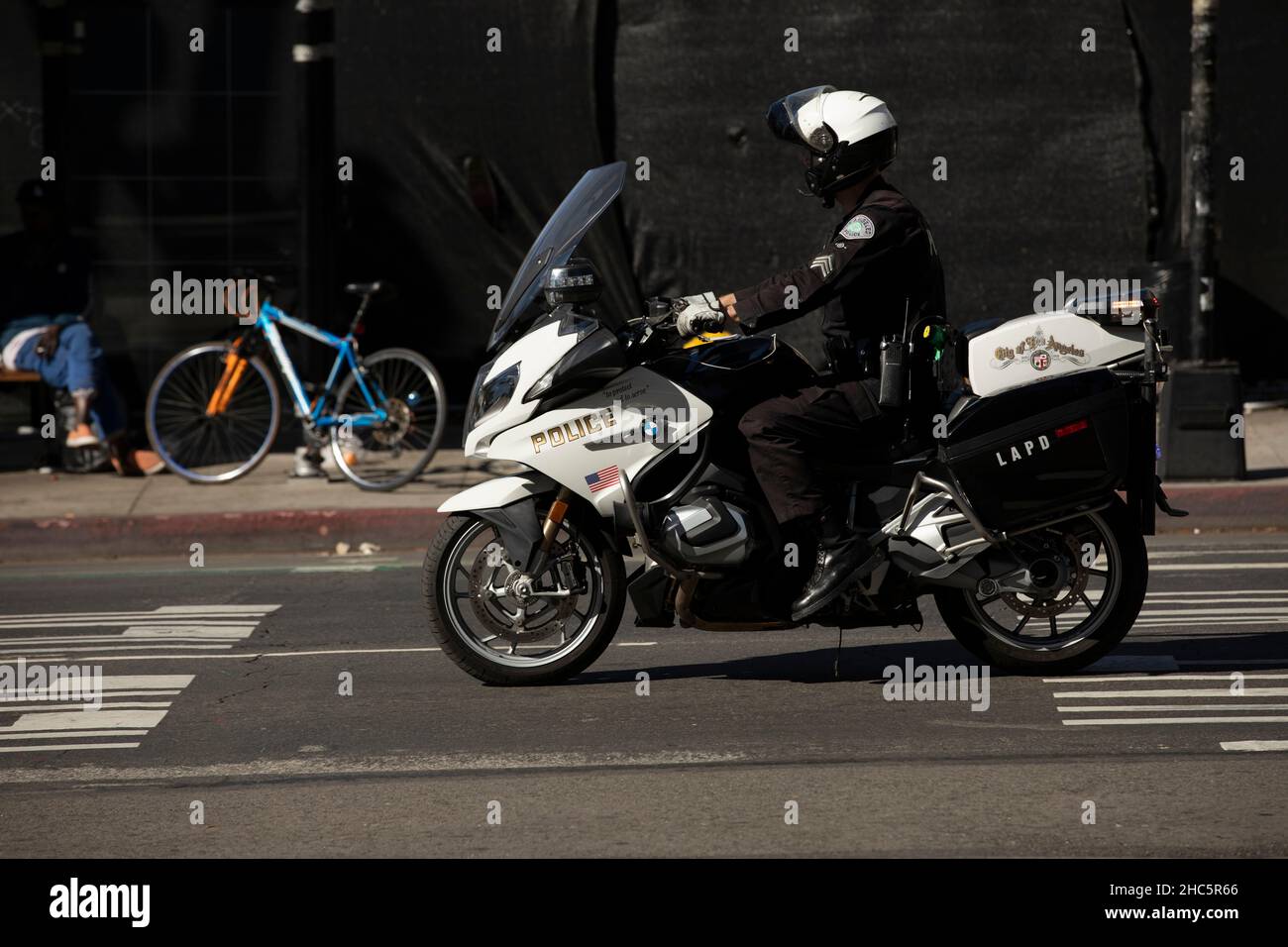 A police unit responds to the scene of an emergency Stock Photo - Alamy