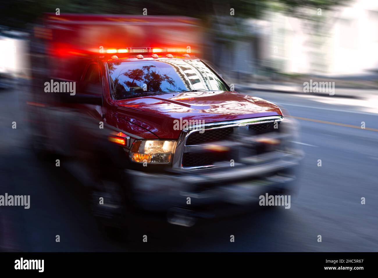 Ambulance responds scene emergency hi-res stock photography and images ...