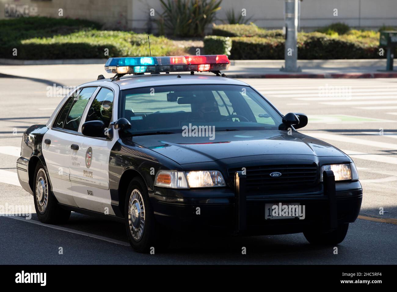 A police unit responds to the scene of an emergency Stock Photo - Alamy