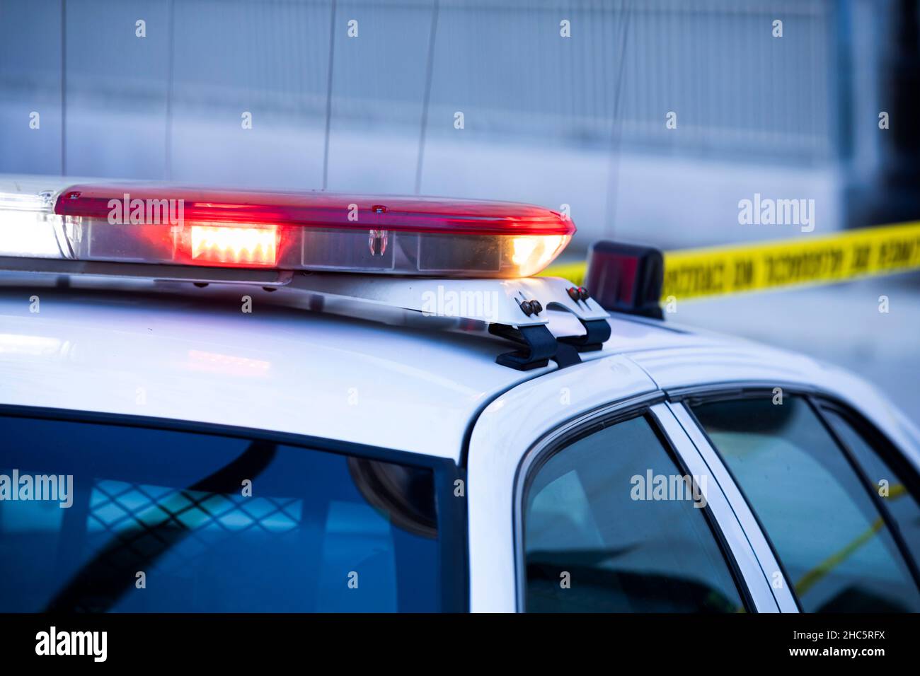 A police unit responds to the scene of an emergency Stock Photo - Alamy