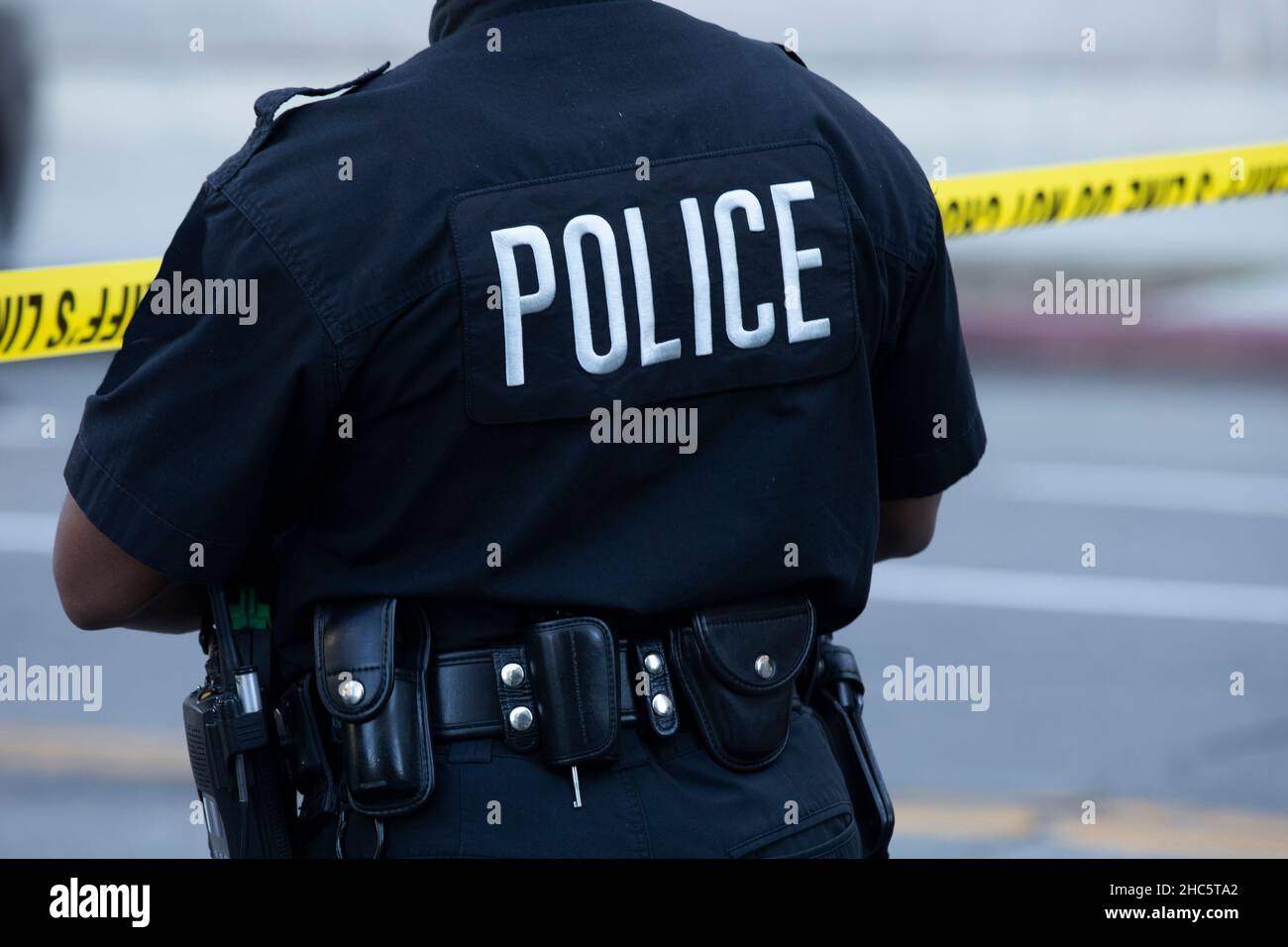 A police officer responds to the scene of an emergency Stock Photo - Alamy