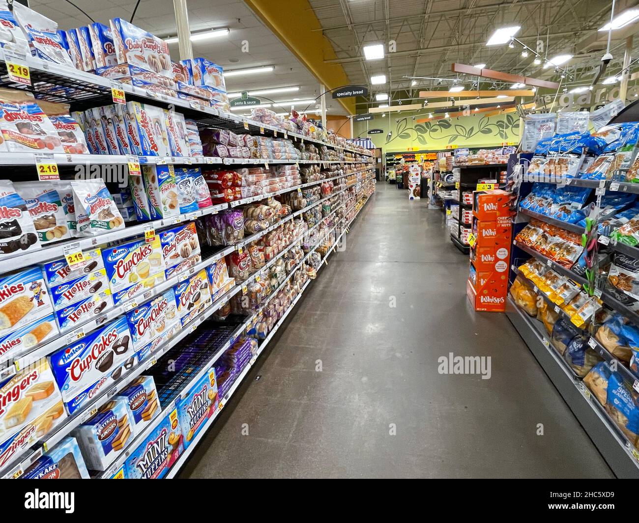 Kroger supermarket interior hi-res stock photography and images - Alamy