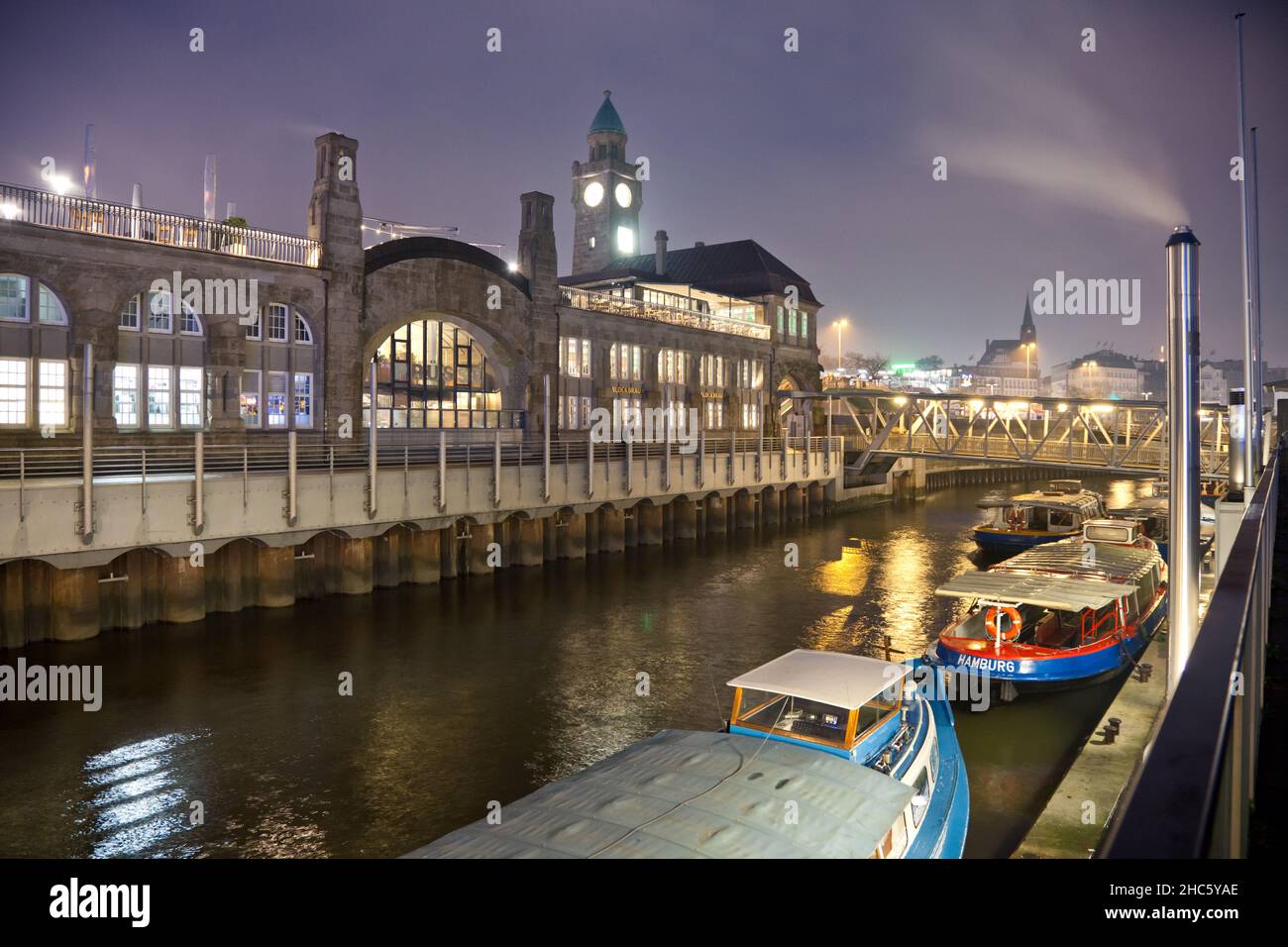 Beautiful view of the boats in Elb river at night in Hamburg, Germany ...