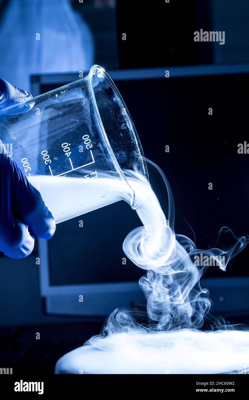 Chemical process hi-res stock photography and images - Alamy