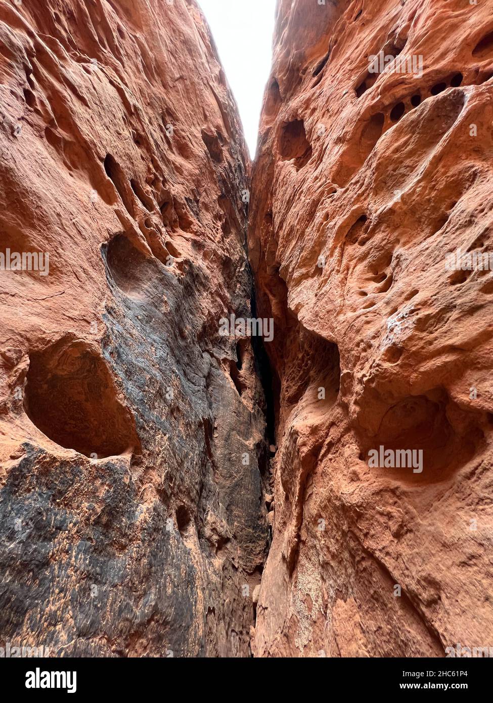 Crack in cliff hi-res stock photography and images - Alamy