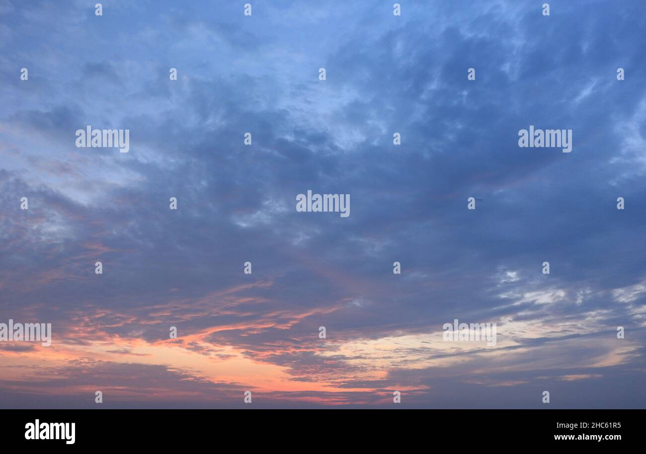 Photo set of clouds in the morning, at sunrise And changing the color ...