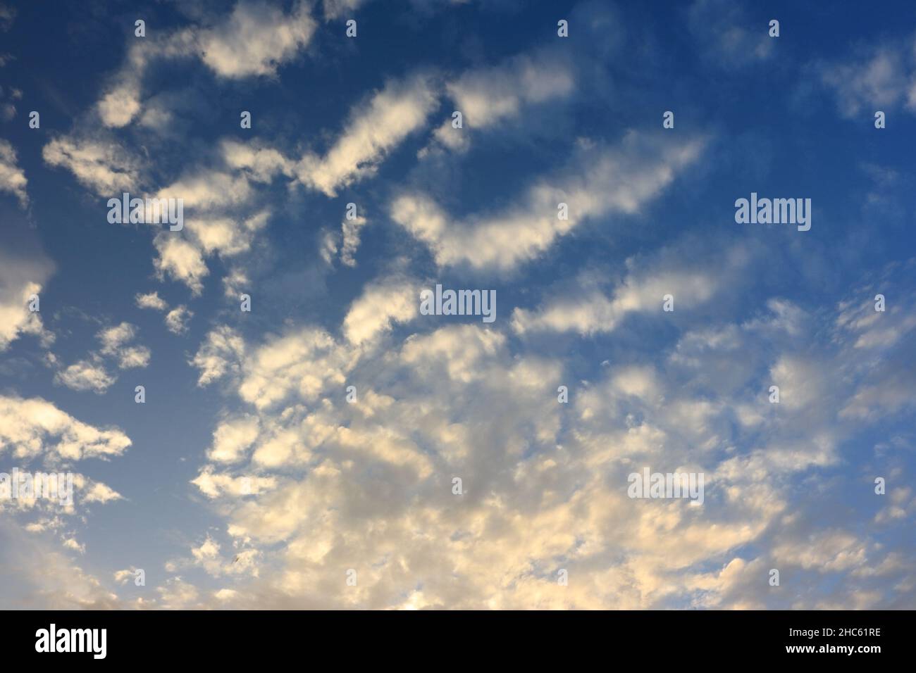 Photo set of clouds in the morning, at sunrise And changing the color ...