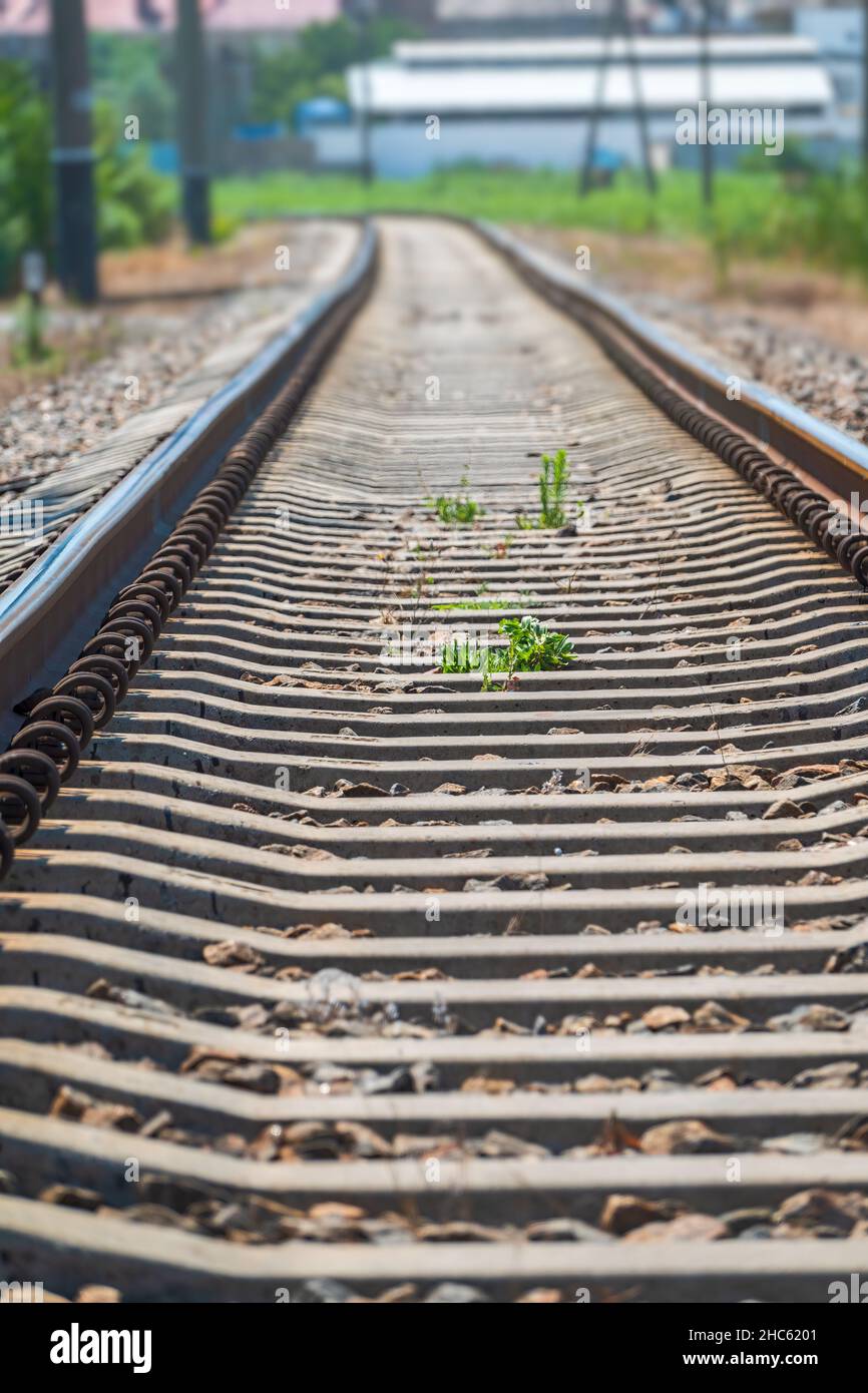 Railroad track around the bend hi-res stock photography and images - Alamy