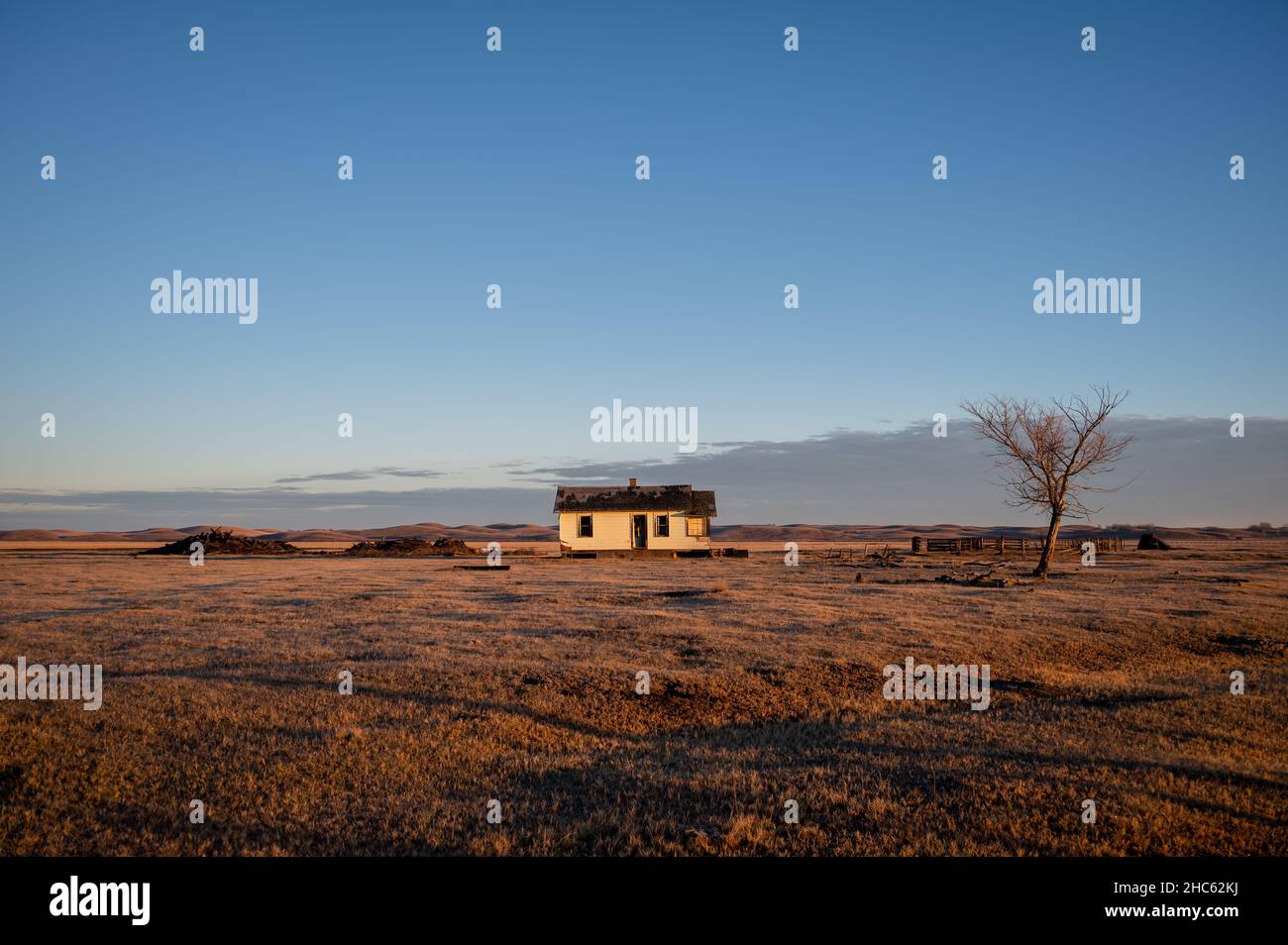 View of an old farmhouse in the middle of a field at sunset Stock Photo ...