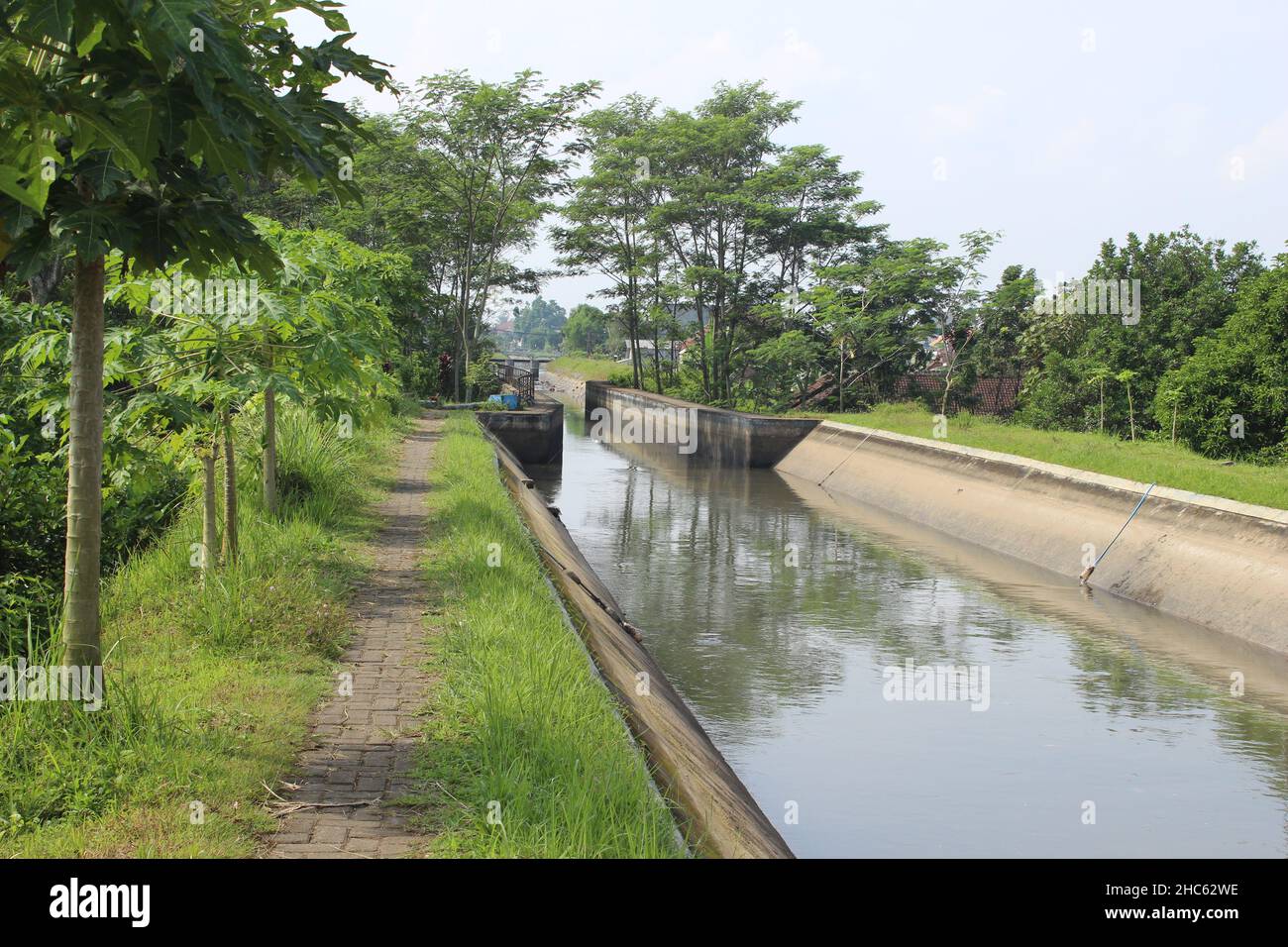 building a water channel that serves to drain water to the destination ...