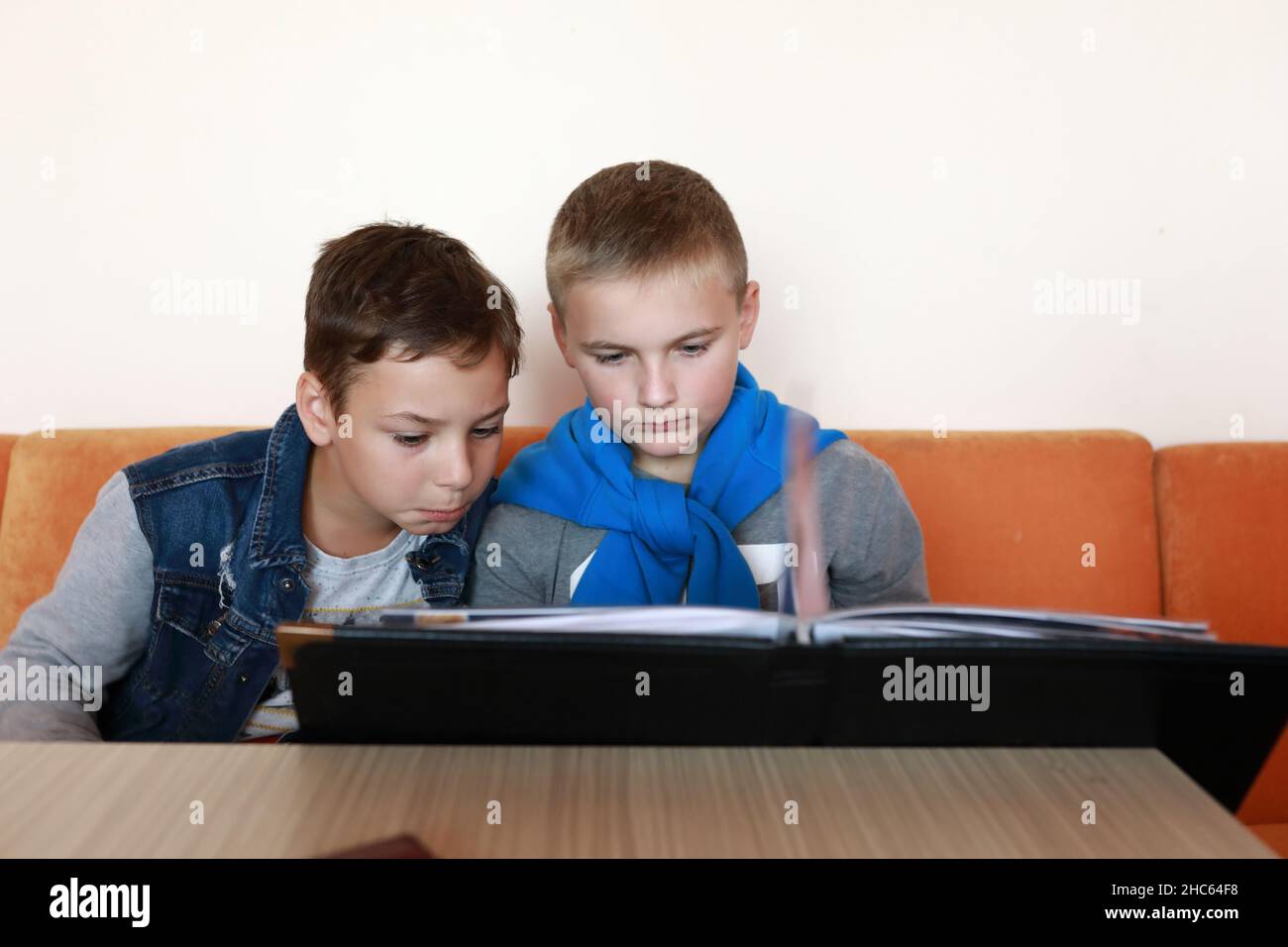 Boy ordering food restaurant table hi-res stock photography and images ...
