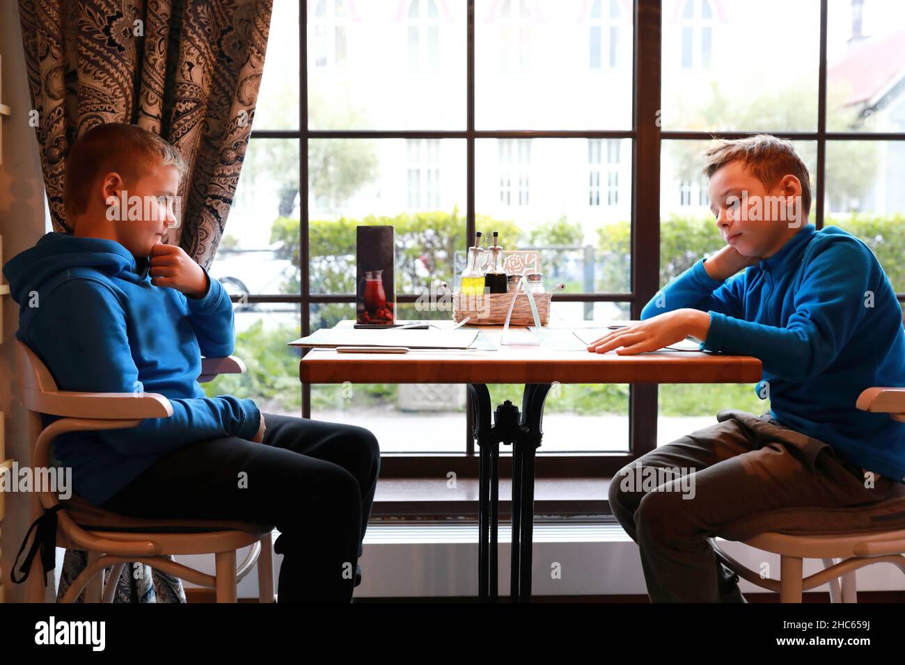 Two children waiting dishes in a restaurant Stock Photo - Alamy