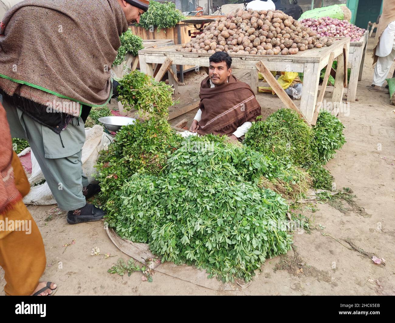 PICTURES OF PAKISTAN FRUITS AND VEGETABLES MARKET ,PEOPLE ARE SELLING ...