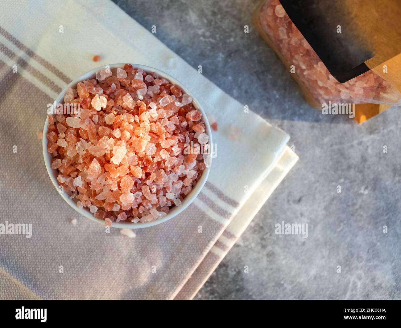 Coarse white table salt hi-res stock photography and images - Alamy