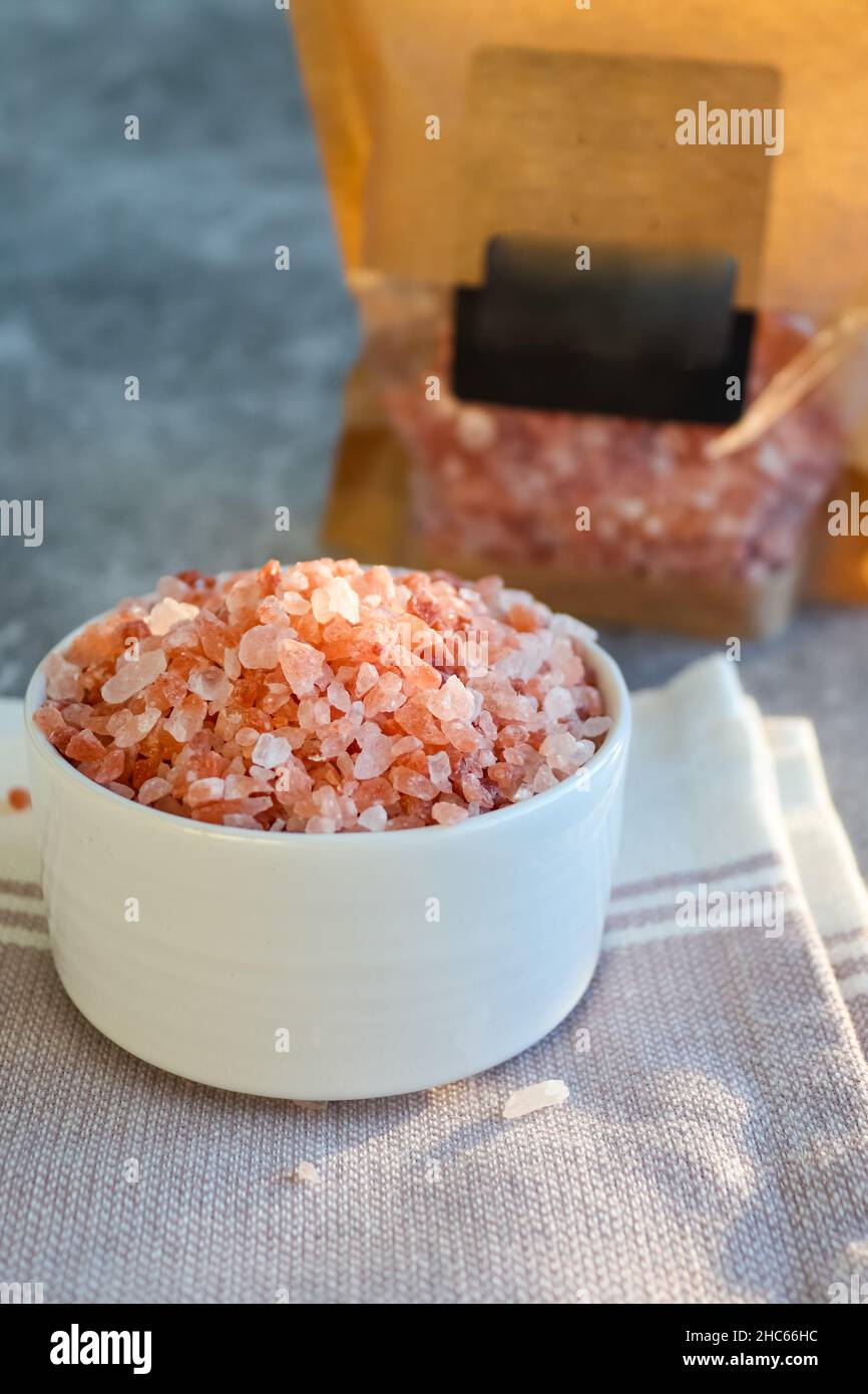 Coarse white table salt hi-res stock photography and images - Alamy
