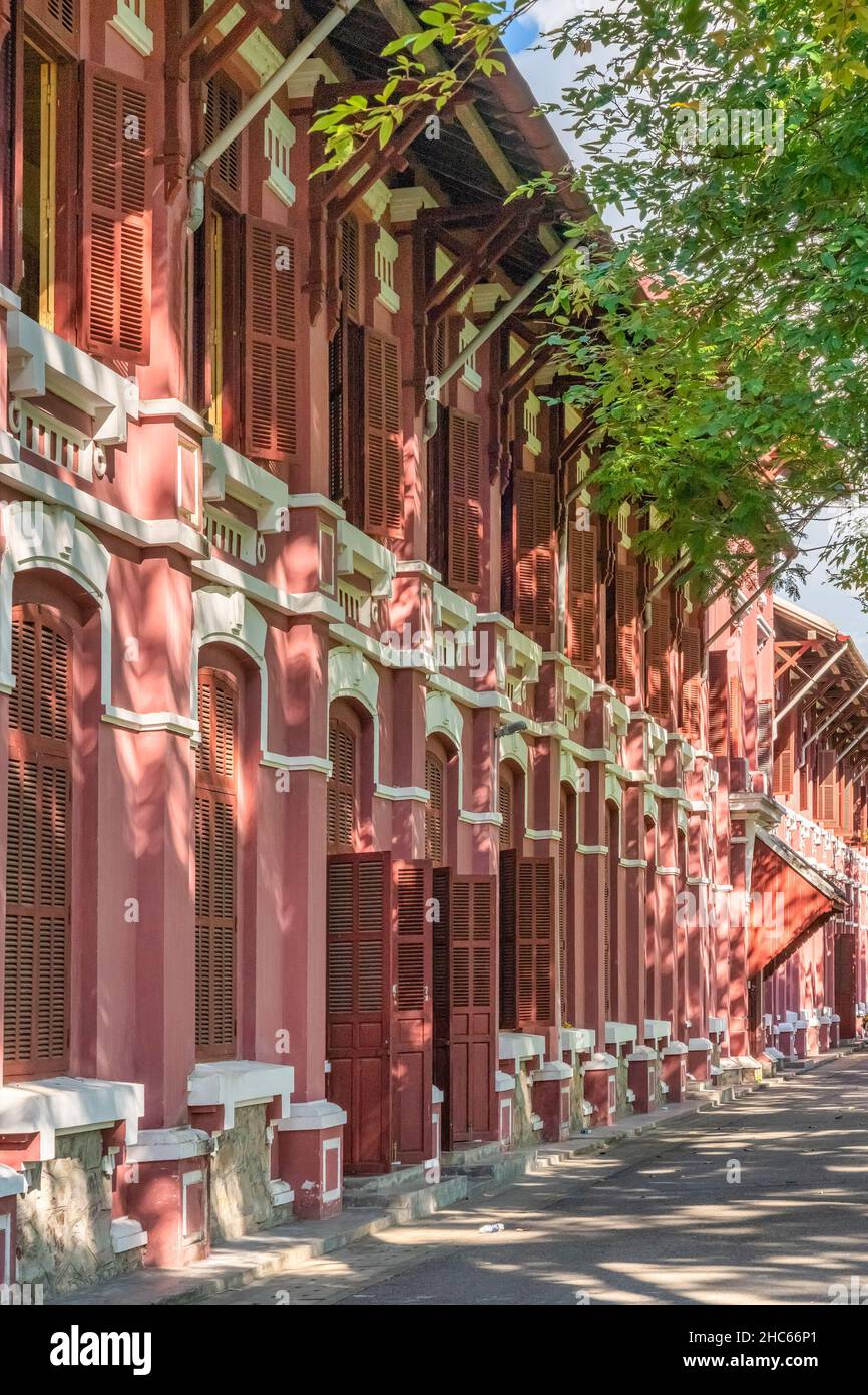 Vietnam schoolgirl hue hi-res stock photography and images - Alamy