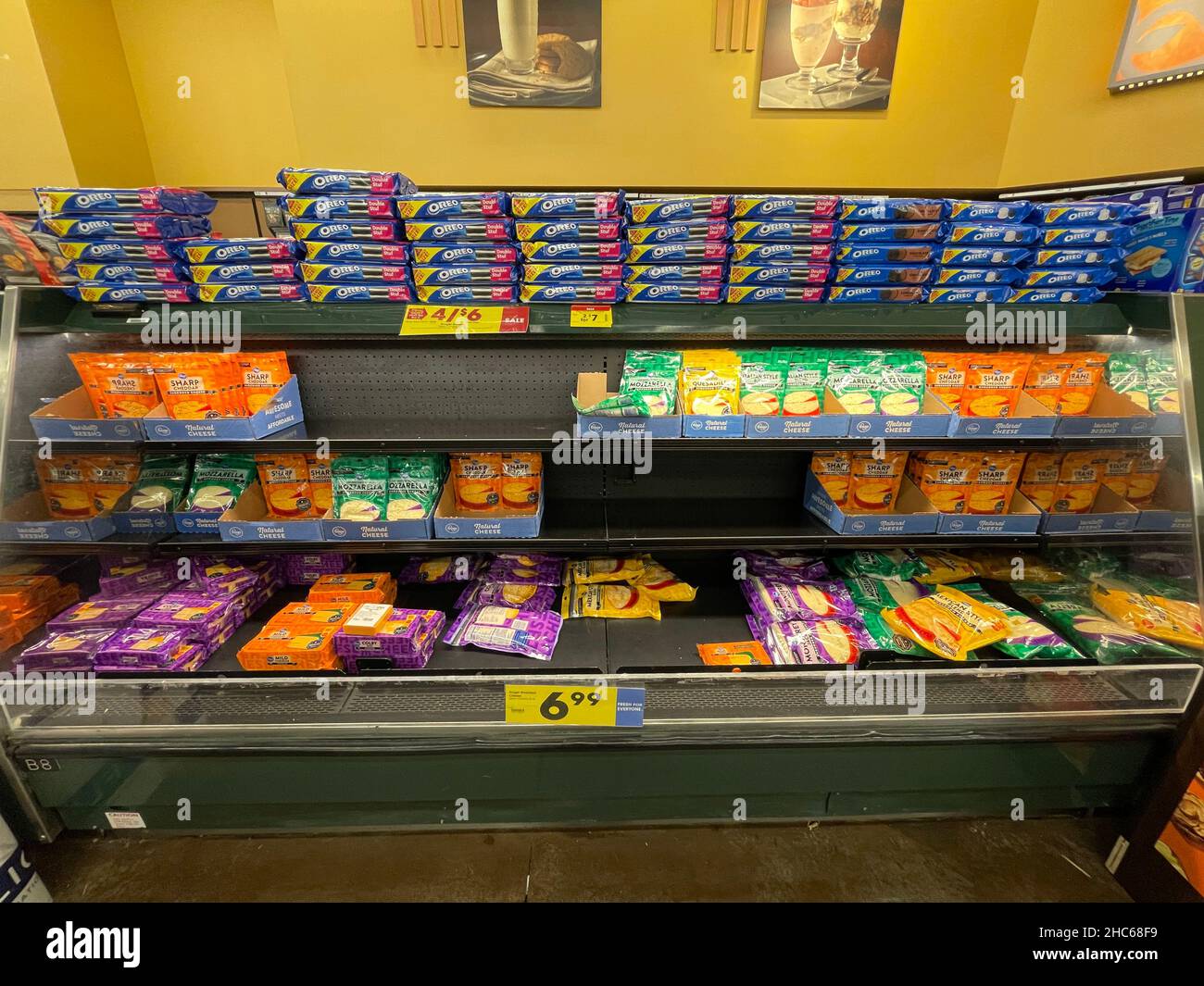 Kroger supermarket interior hi-res stock photography and images - Alamy