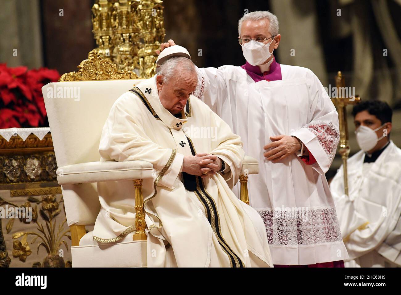 Pope Francis celebrates the Christmas Eve mass at St Peter s Basilica ...