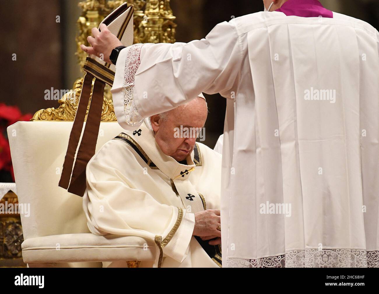 Pope Francis celebrates the Christmas Eve mass at St Peter s Basilica ...