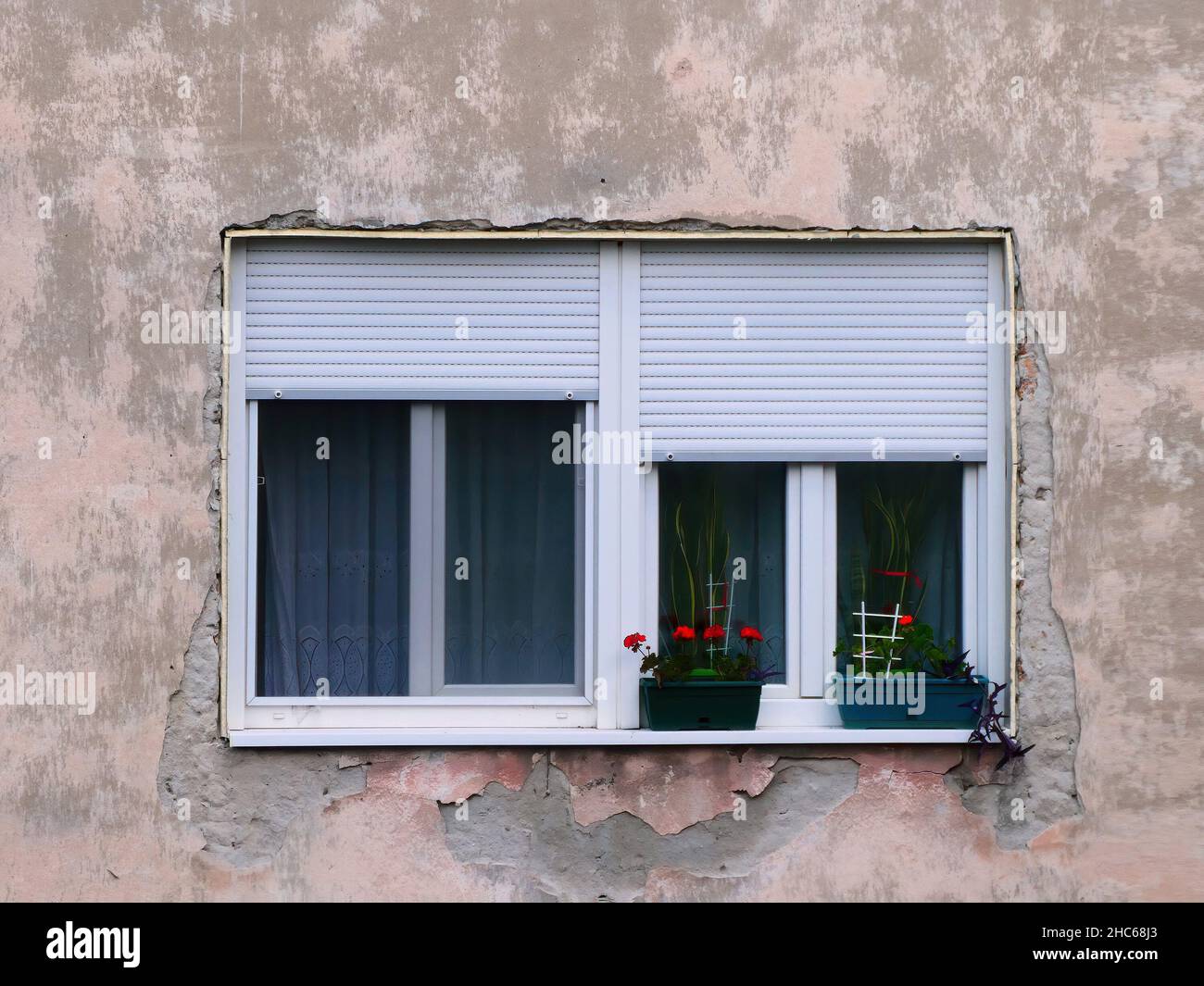 Opening front windows hi-res stock photography and images - Alamy