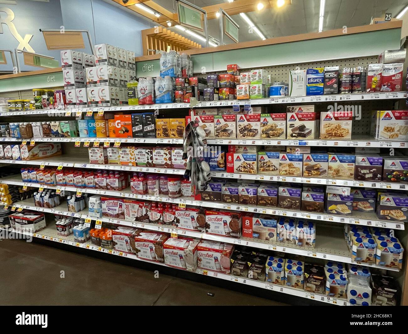 Kroger supermarket interior hi-res stock photography and images - Alamy