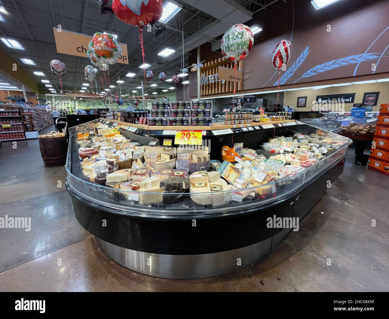 Kroger supermarket interior hi-res stock photography and images - Alamy