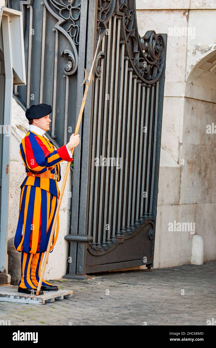 Swiss guard in traditional uniform hi-res stock photography and images ...