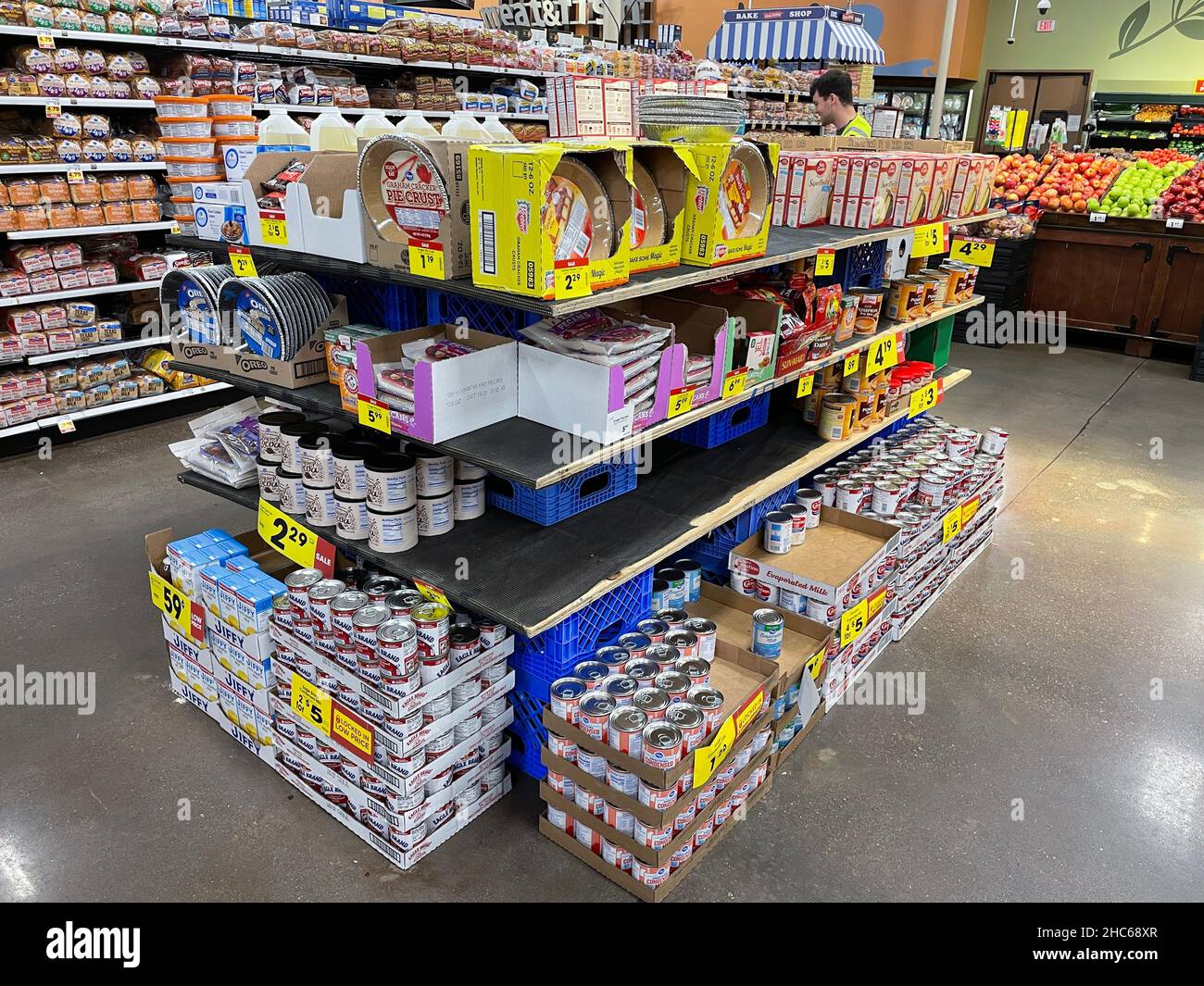 Kroger supermarket interior hi-res stock photography and images - Alamy