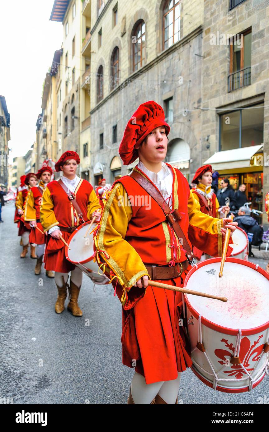 Spectator costume parade medieval hi-res stock photography and images ...