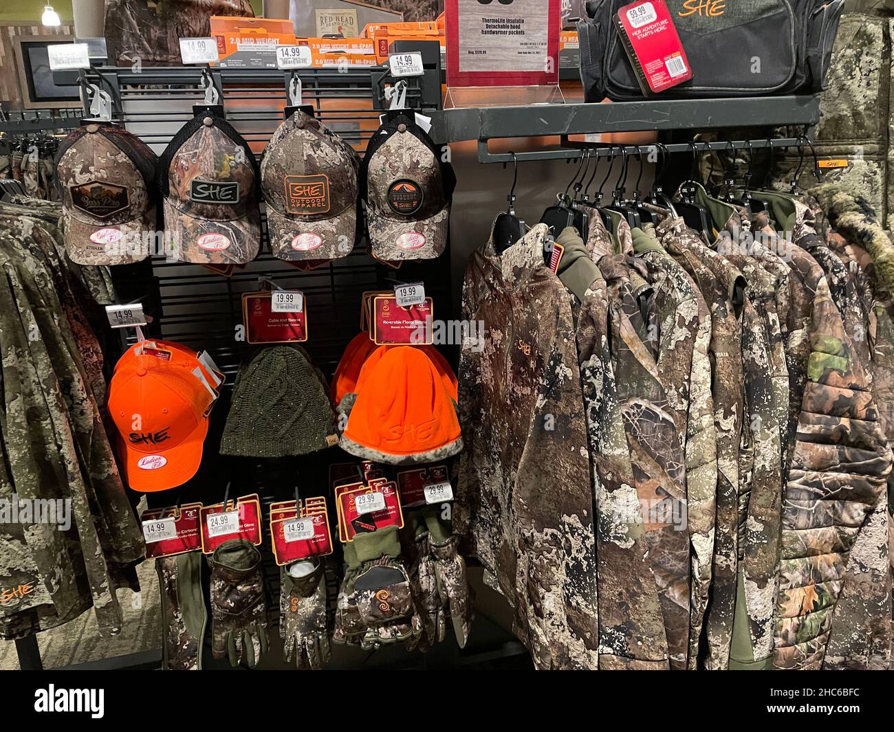 Augusta, Ga USA - 12 03 21: Cabelas retail store Cabela Parkway Stock ...