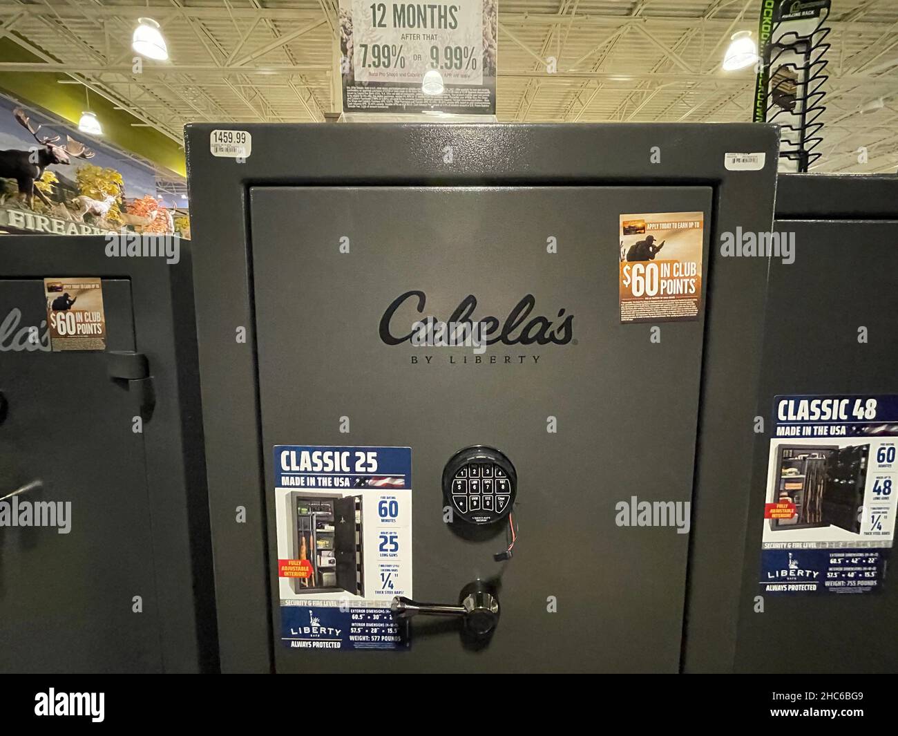 Bass pro shops storefront hi-res stock photography and images - Alamy