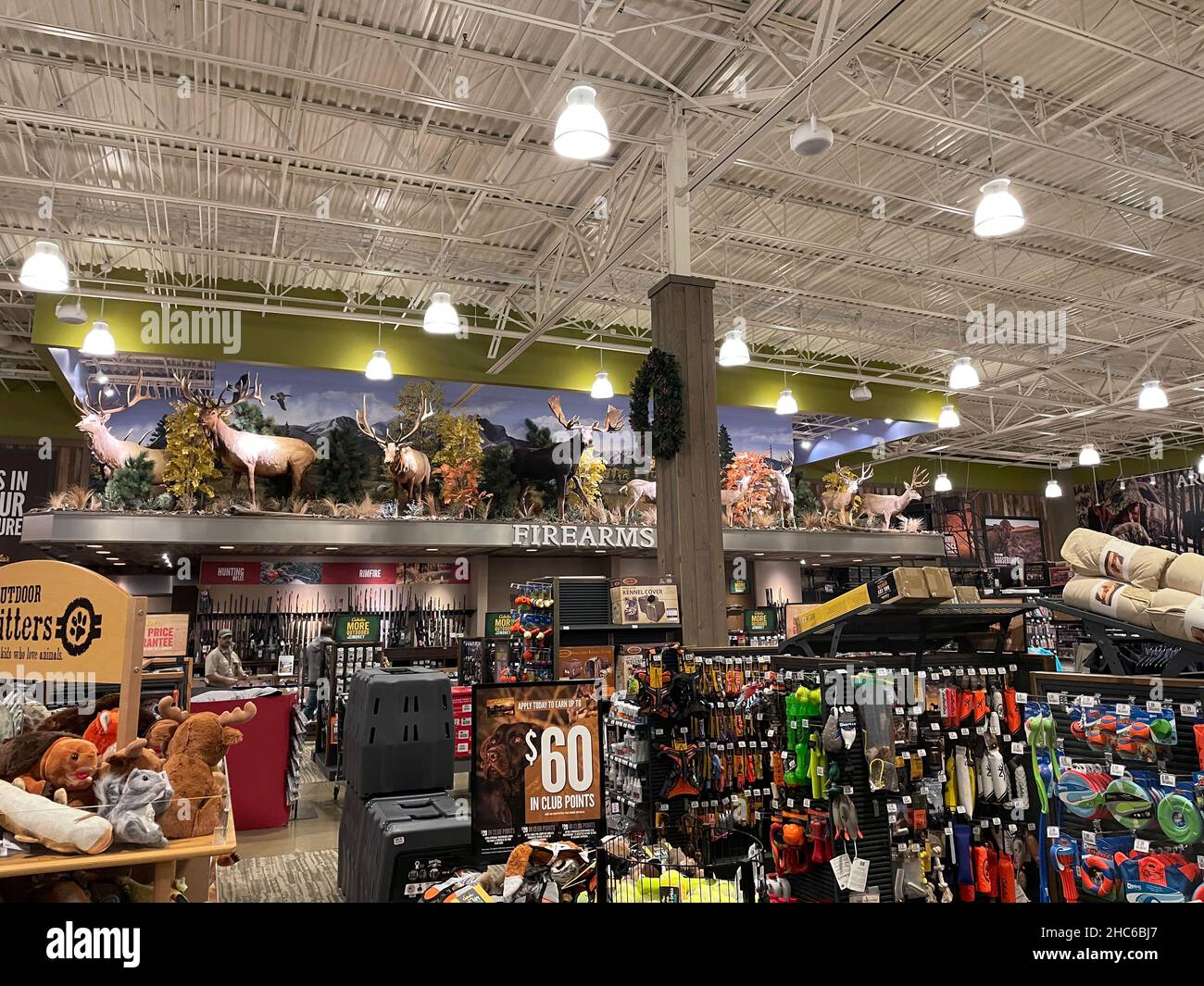 Augusta, Ga USA - 12 03 21: Cabelas retail store Cabela Parkway Stock ...