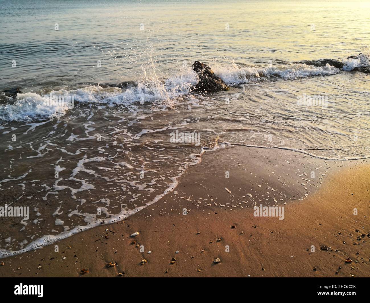 Clear ocean waves hi-res stock photography and images - Alamy