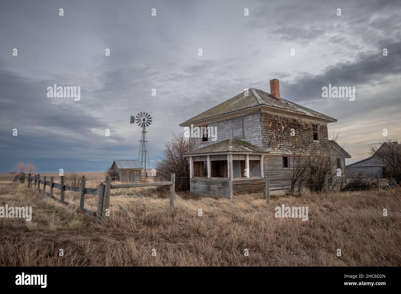 Abandoned homestead in alberta hi-res stock photography and images - Alamy