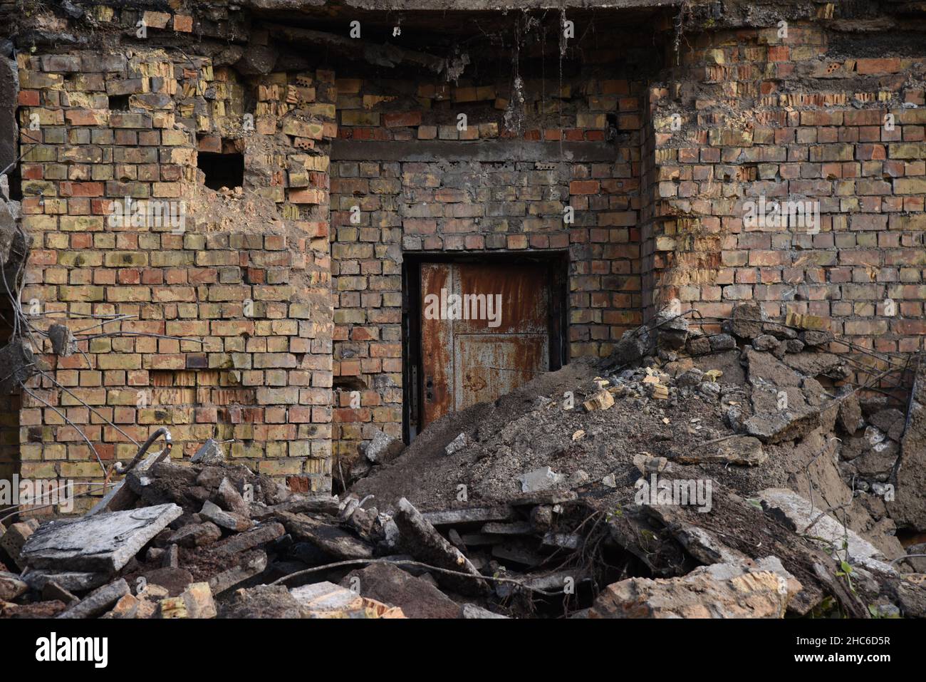 Door for demolition hi-res stock photography and images - Alamy