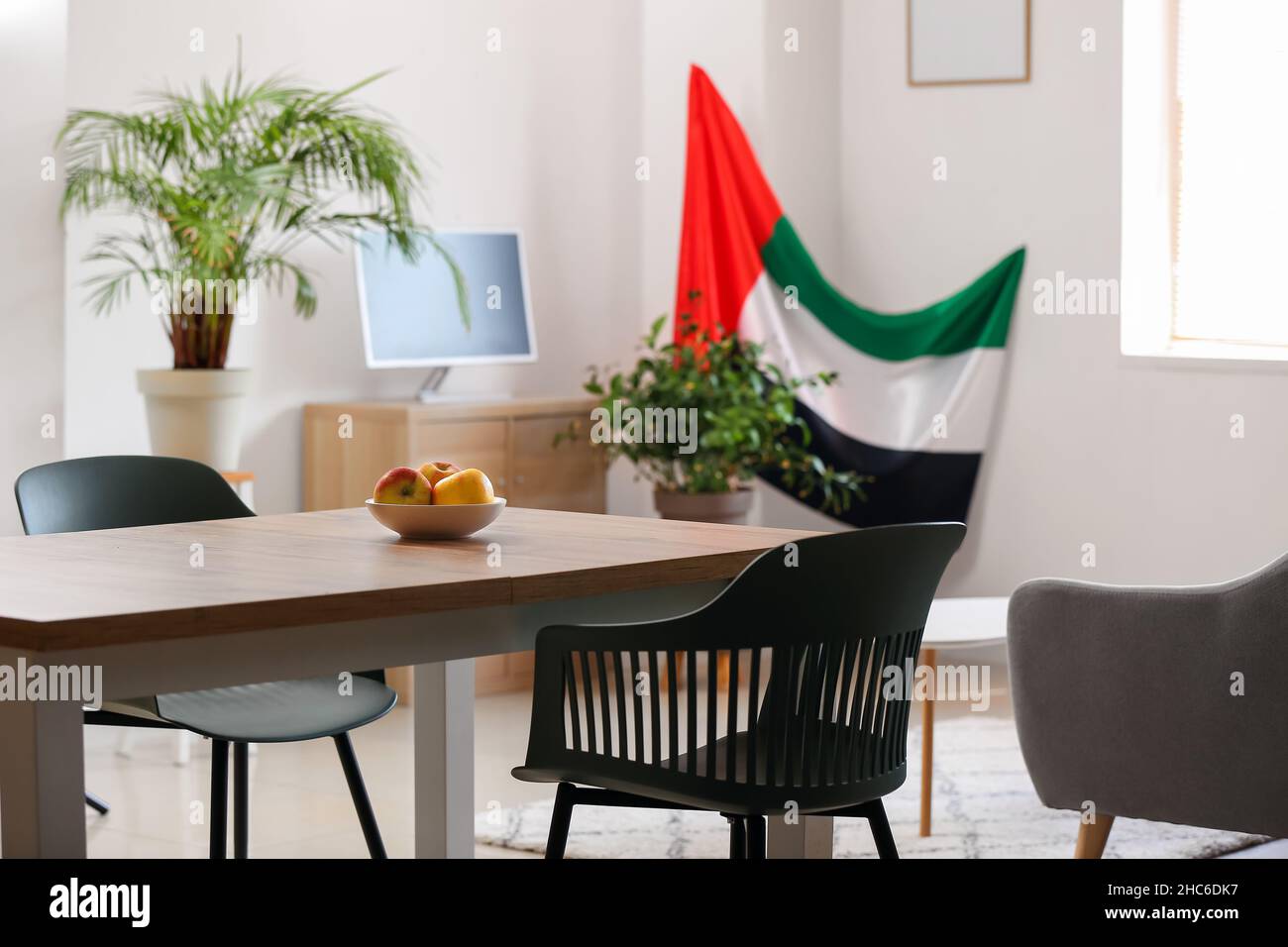 Red dinning room hi-res stock photography and images - Alamy