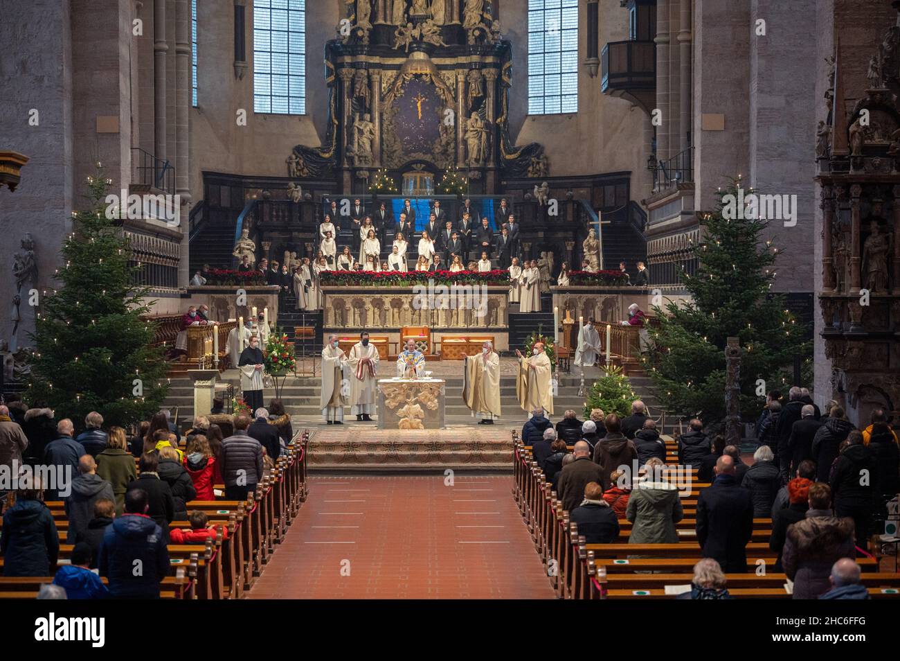 Offertory at mass hi-res stock photography and images - Alamy