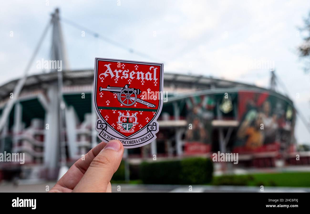Arsenal logo 2021 hi-res stock photography and images - Alamy