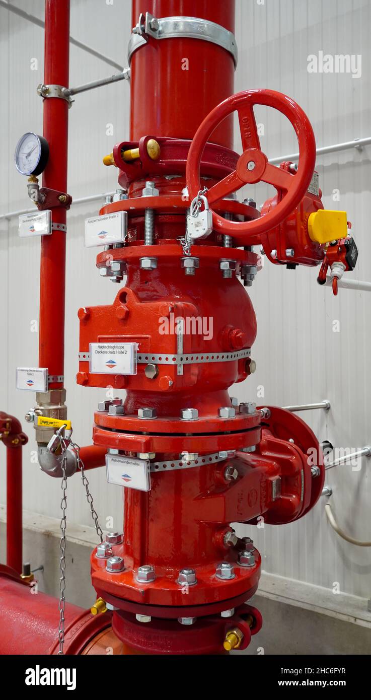 Fire sprinkler system pipes Stock Photo - Alamy