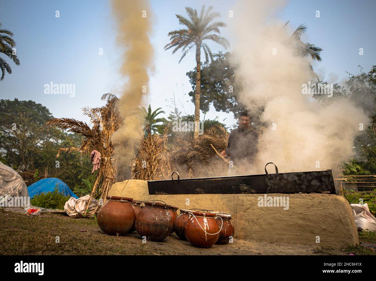 Process Of Making KHEJUR GUR Stock Photo - Alamy