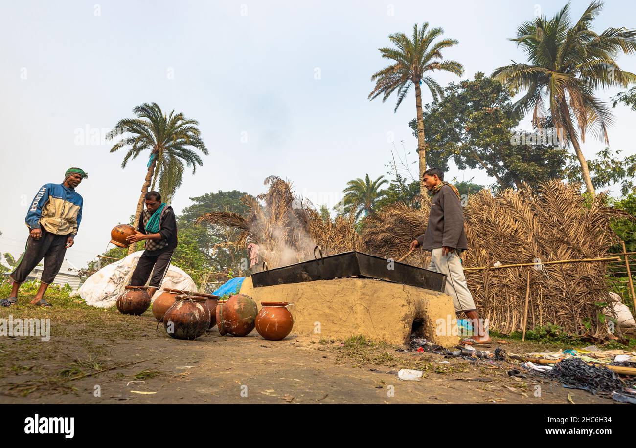 Process Of Making KHEJUR GUR Stock Photo - Alamy