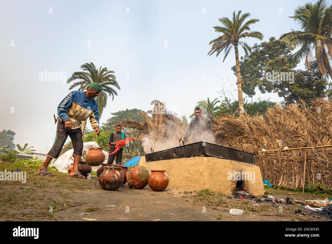 Process Of Making KHEJUR GUR Stock Photo - Alamy