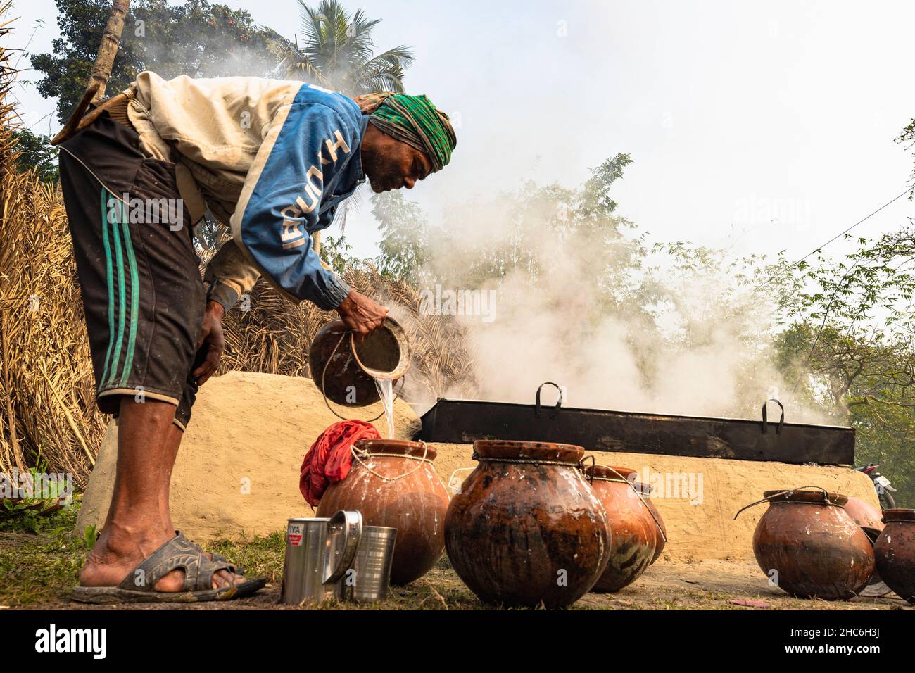 Process Of Making KHEJUR GUR Stock Photo - Alamy