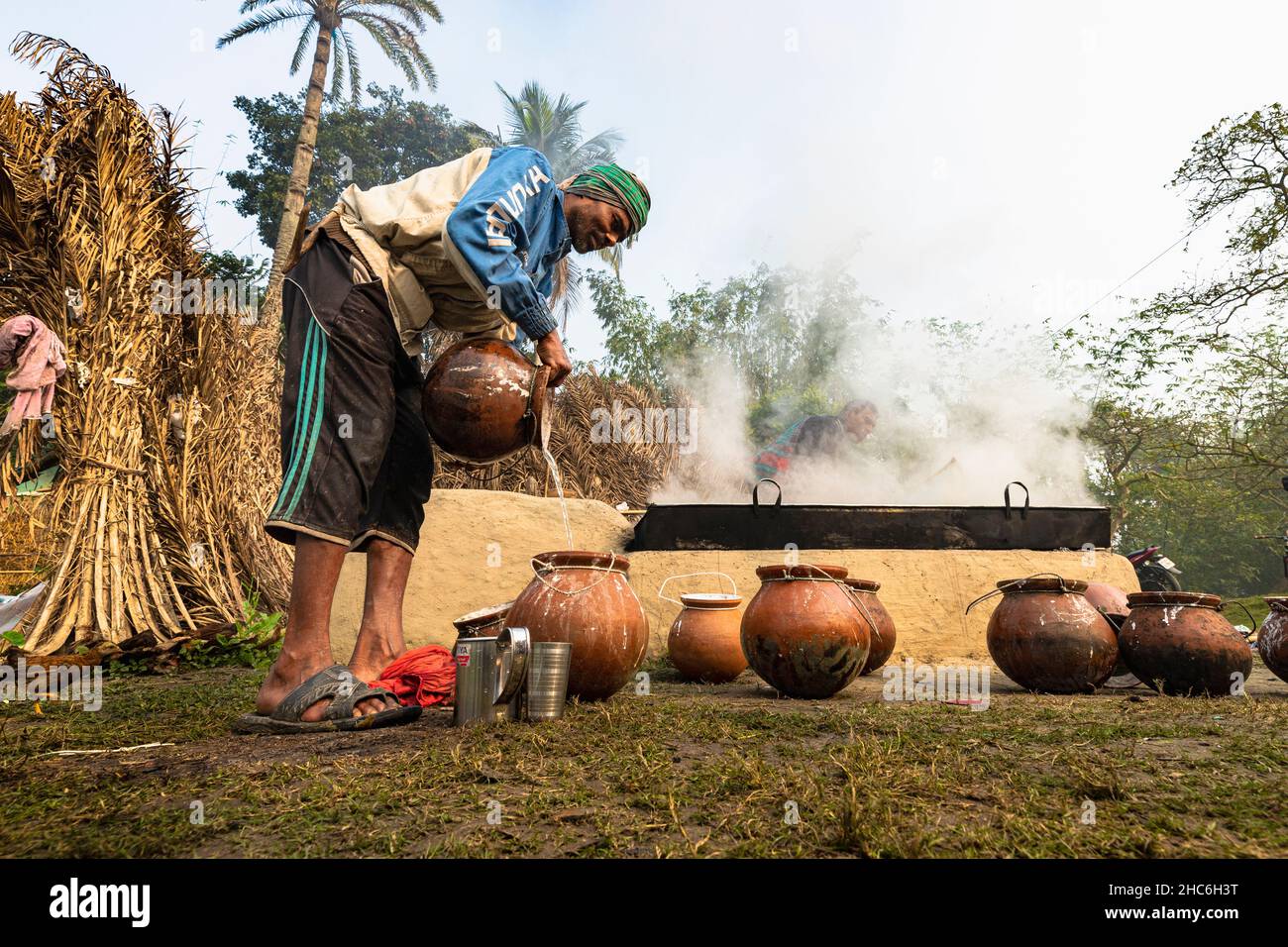 Process Of Making KHEJUR GUR Stock Photo - Alamy