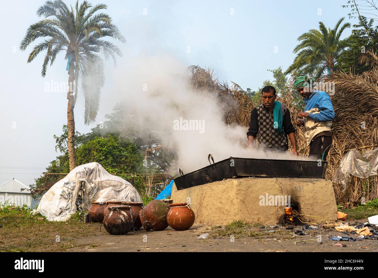 Process Of Making KHEJUR GUR Stock Photo - Alamy