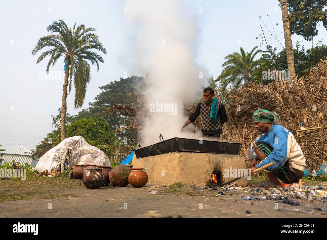 Process Of Making KHEJUR GUR Stock Photo - Alamy