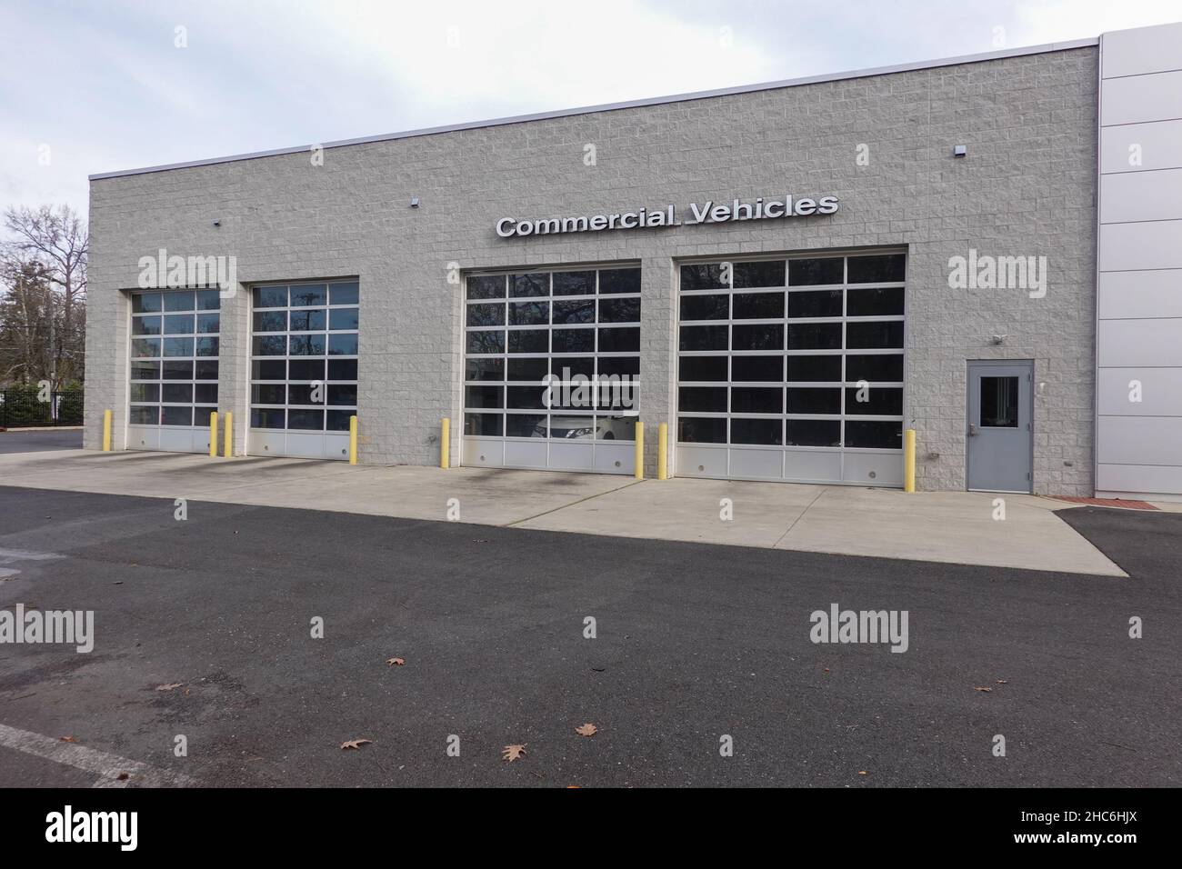 Commercial vehicle repair hi-res stock photography and images - Alamy