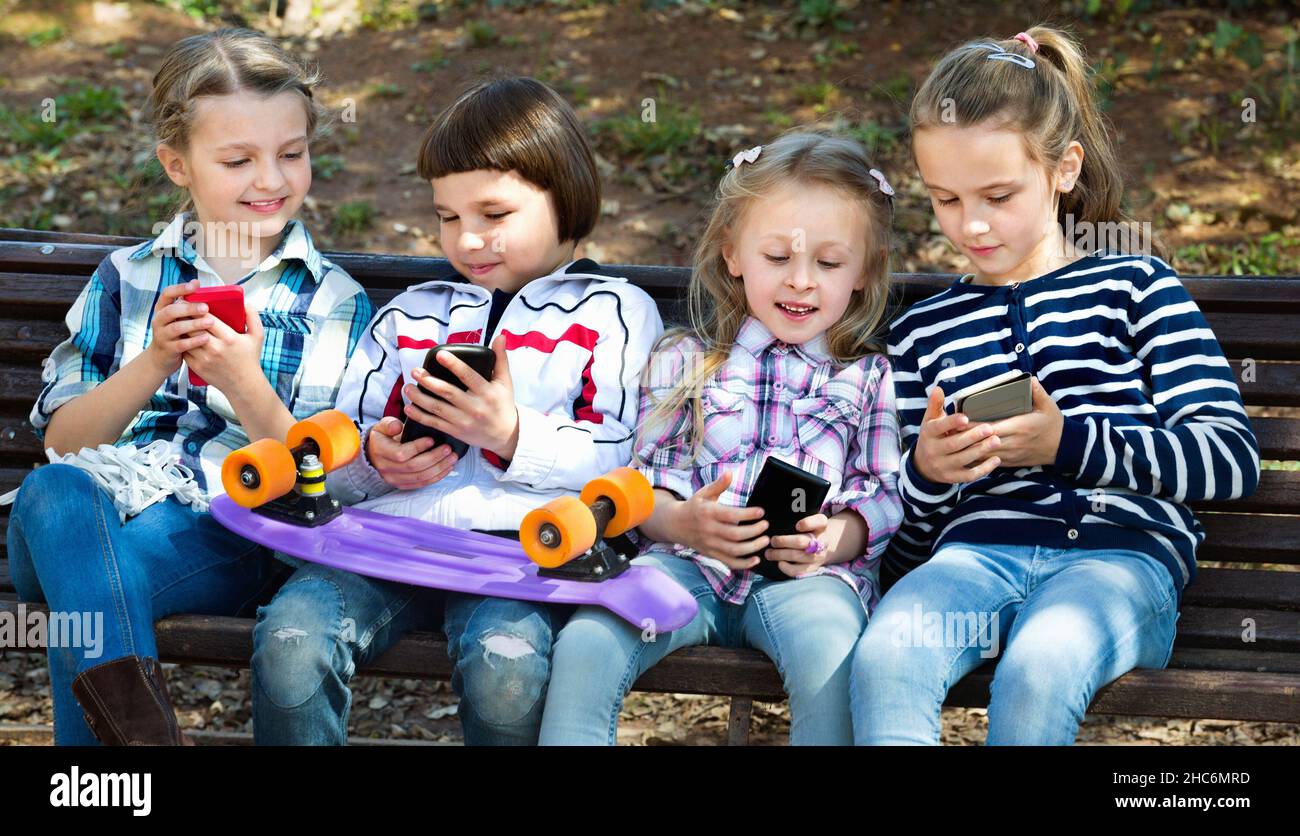 Group of children posing with mobile devices Stock Photo - Alamy