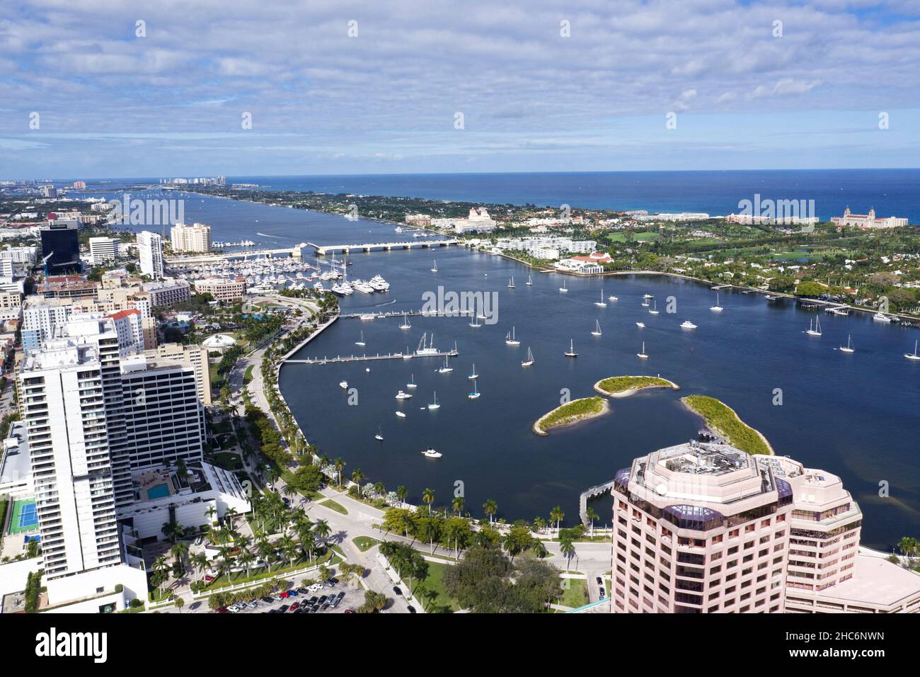 Tropical city hi-res stock photography and images - Alamy