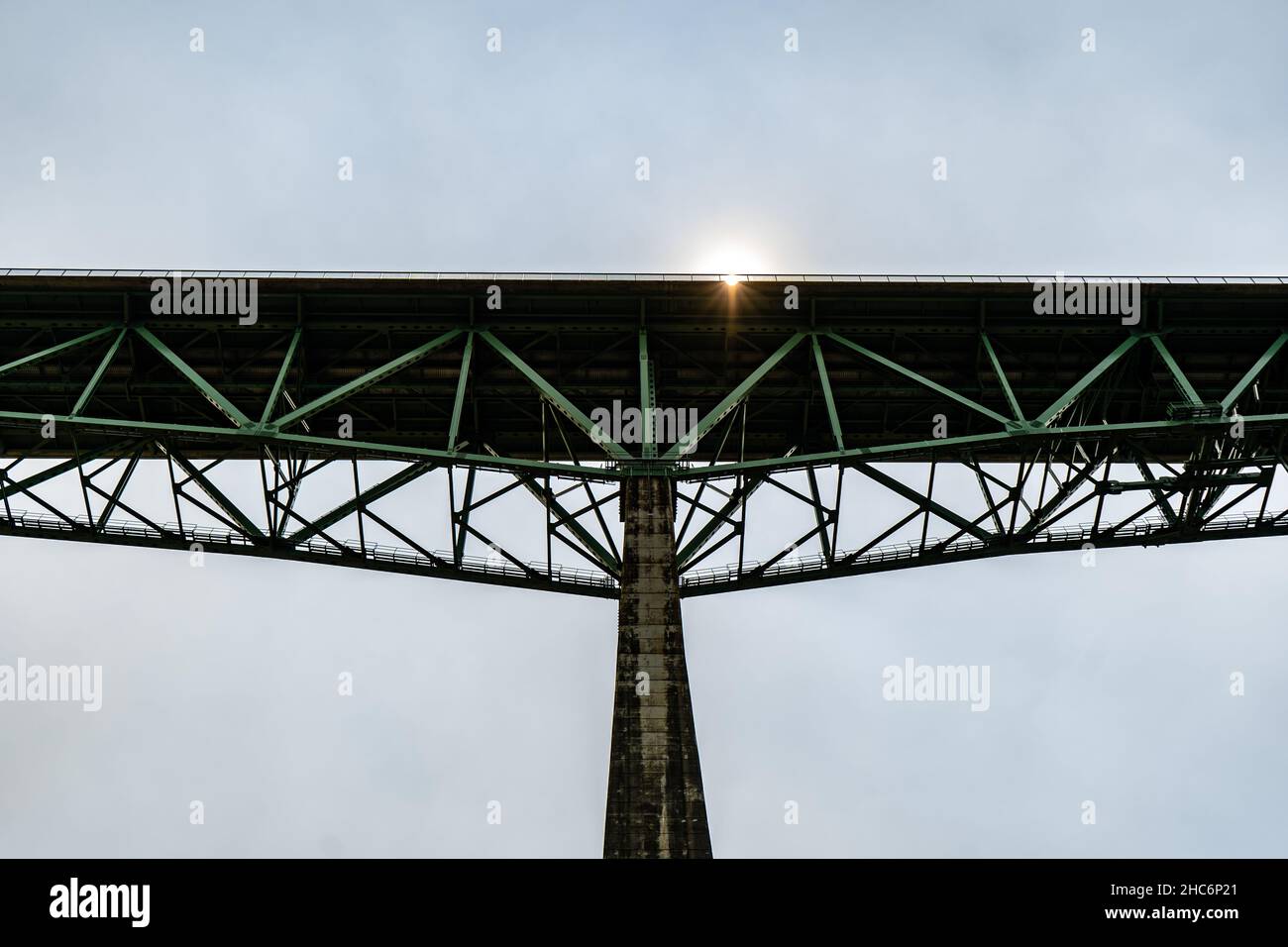 Long low building hi-res stock photography and images - Alamy